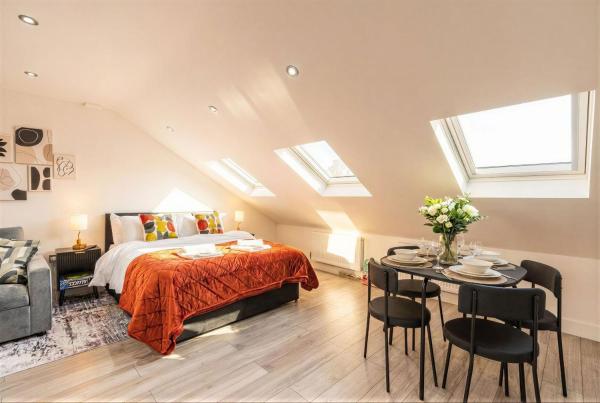 Tooting Broadway Studios, 5mins To Station - Epsom