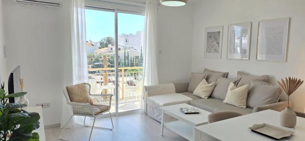 White Aura By Staycom - Kato Paphos