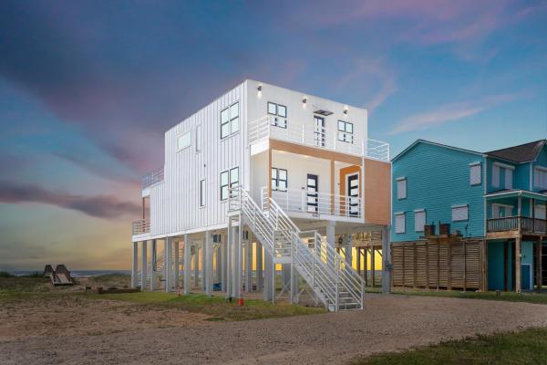 Surfside Beachfront Home With Ocean Views & Game Room - 4br - Surfside Beach, TX