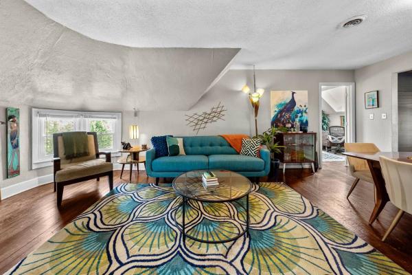 Walk To Street Car! Historic Midcentury Apartment Near Plaza & Westport - Overland Park, KS