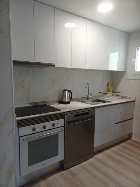 Stylish Apartment With Communal Pool - Torrevieja