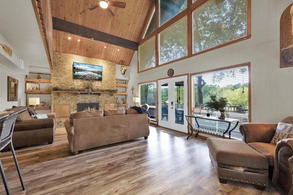 Gettin' Guada Loopy With Hot Tub & Riverfront - Seguin, TX
