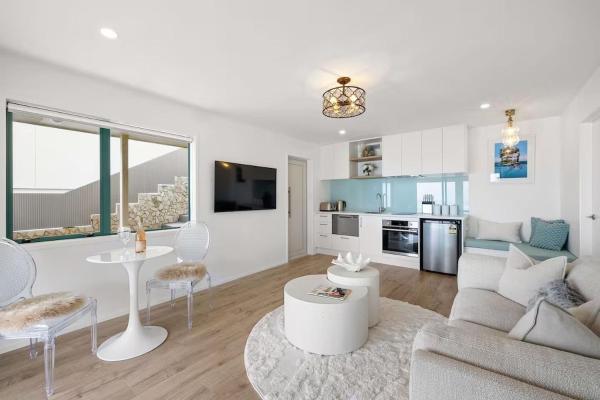 Beachfront Studio - Ocean Views - Bell Block - Inglewood