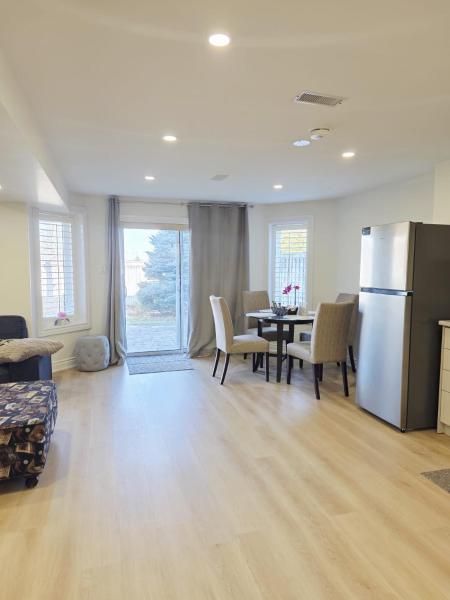 2 Bd - 1 Bth Main Floor Walk-out Unit - 2 Parkings - Licensed - Mississauga