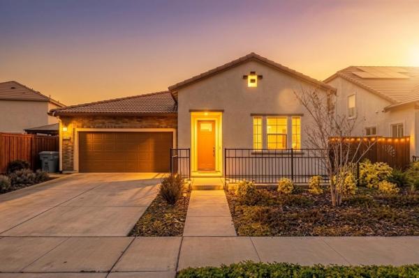 Beautiful 3 Bedroom Family Retreat Near Uc Davis University And Smf - Davis, CA