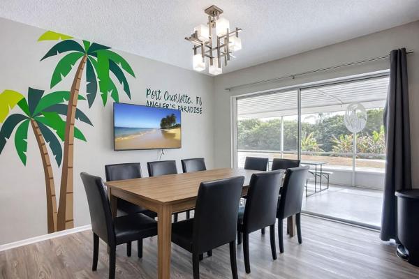 Waterfront 5br Retreat With Spa - Port Charlotte, FL