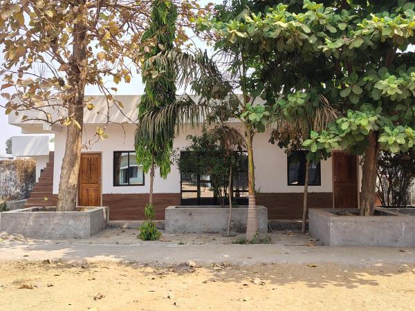 Marrion Blue - Farmhouse - Dhamtari