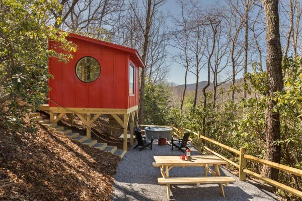The Cardinal Treehouse - Asheville, NC