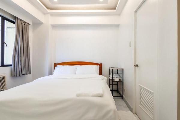 1br Suite Forbeswood Heights In Bgc With 100mbps - Taguig
