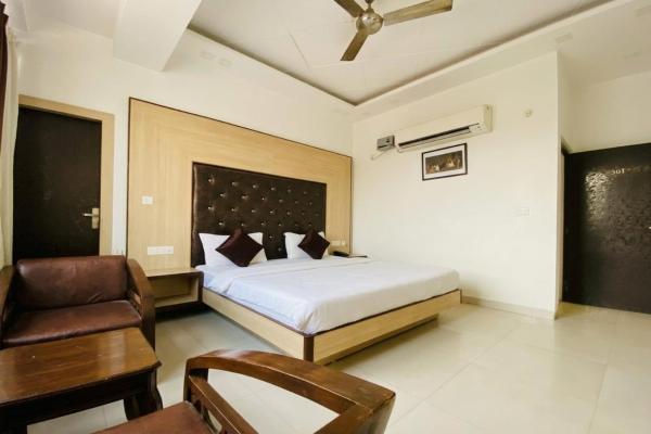 Hotel Nova Grand Zirakpur - Zirakpur