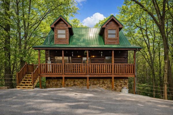 Bearadise-private Hot Tub Cabin With 2 Led Decks, Pool Table, Board Games And Wet Bar - Gatlinburg, TN