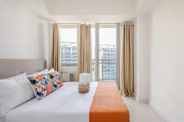 Greggy 2bhk Condominium At Azure Urban Resort Residences Paranaque - Taguig