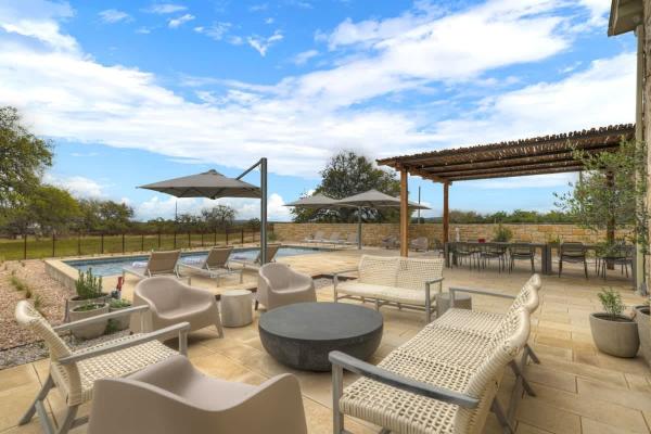 Grasslands Pool Hot Tub Hill Country Views - Johnson City, TX