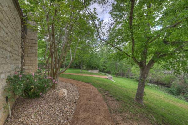 Town Creek Cabin Walk To Main St - Fredericksburg, TX