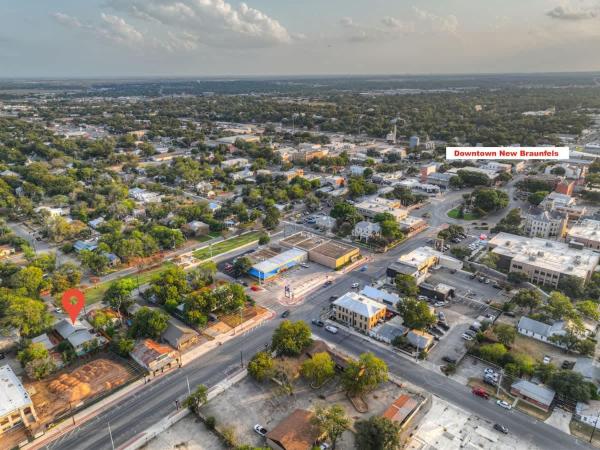 Tolle Haus: W/pool & Firepit-walk To Schlitterbahn, Comal Chutes & Downtown! - Wolfpack, New Braunfels