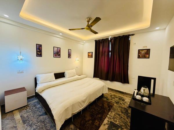 Hotel Oxygen La Vida Stay- Couple Friendly-noida Sector 18 - Noida
