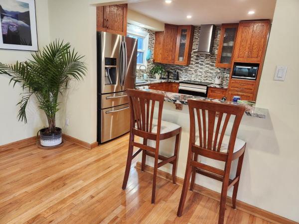 3 Bed 2 Bath, Near Ualbany & Mvp Arena, Private Driveway Parking - Albany, NY