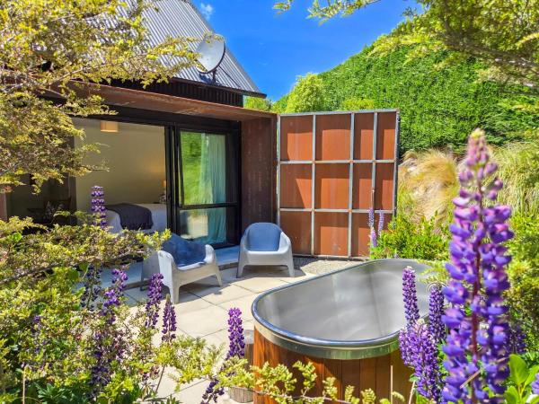 The Black House Horizon Retreat -Private Outdoor Tub - Lake Tekapo