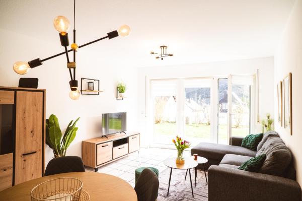 Moselzeit - Moderne Ferienwohnung Mit Terrasse Und Burgblick - Bernkastel-Kues