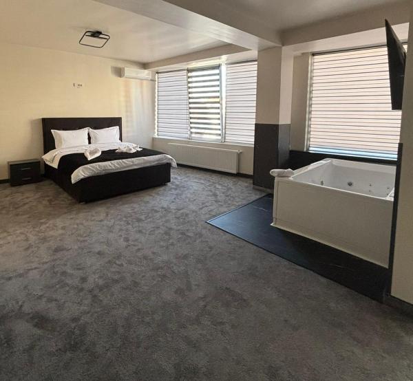 Central Apartments Jacuzzi - Arcani