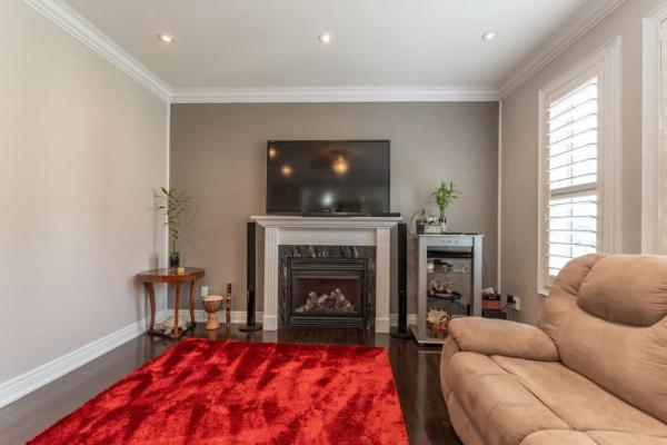 Spacious 7br Home With Private Yard Bbq & Fast Wifi - Brampton