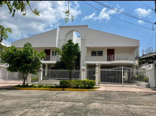 Casa Duplex Privada Con Piscina - Panama City