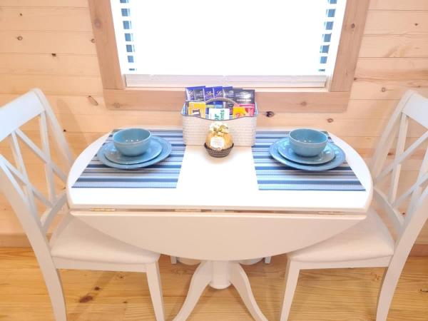 Stunning Cabin Right On Main St!