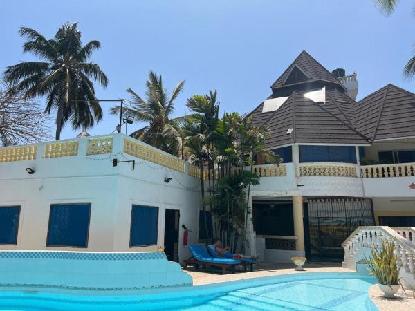 Luxurious 3-bedroom Holiday House With Pool Access In Diani Beach - Diani Beach