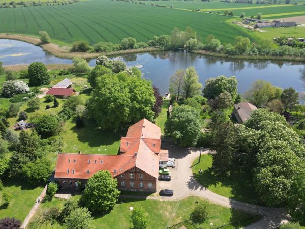 Gutshof Kämmerich - Fewo "Siebenschläferhöhle" - Mecklenburgische Seenplatte