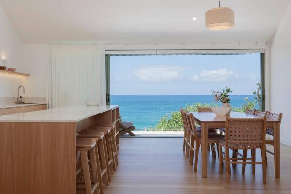 Bella Vista - Oceanfront Haven With Endless Views - Budgewoi