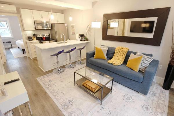 Travelers Trove Sleeps 6 In Shaw And Parking - Washington, DC