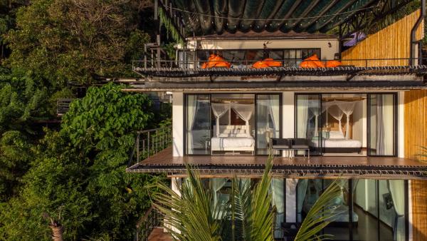 The Cozy Beach Front Hotel - Patong