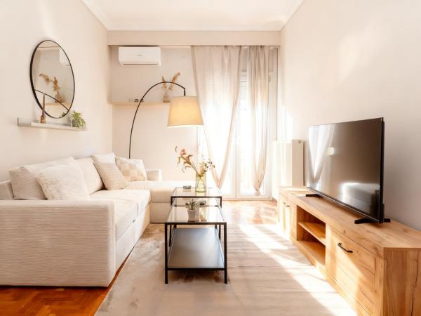 Spacious 2br Apartment With Balcony - Thessaloniki