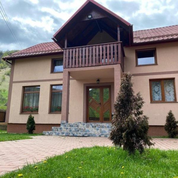 Cabana Lenuța, 8 Bedrooms, Sleeps 19, Hottub - Transylvania