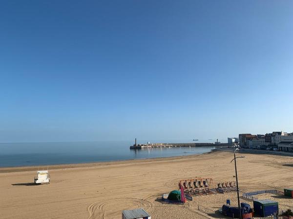 The Clay House Seafront Apartment - 3 Bedrooms - Margate