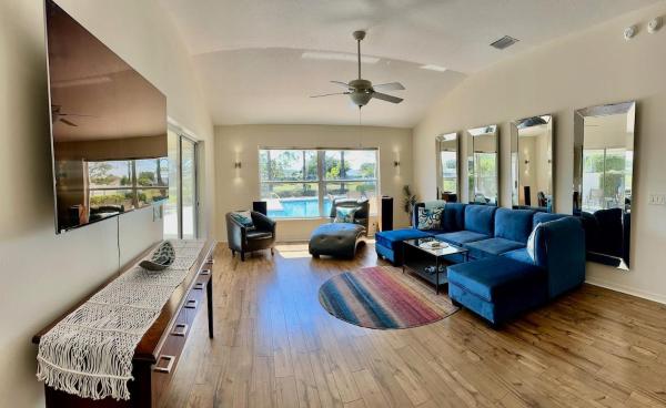 The Palms Luxurious Giant Pool Golf Water - Lake Weir, FL