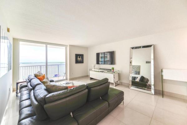 Breathtaking Water Views At Brickell Condo - Miami