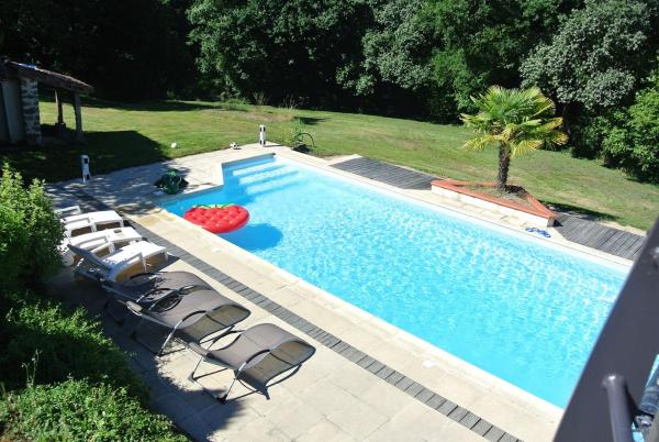 Gîte Pmr 8 Personnes, Piscine, 15 Min Puy Dufou - ibis Les Herbiers