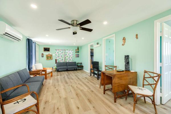 The Surfers Dream Minutes To Beach - Surfside Beach, TX