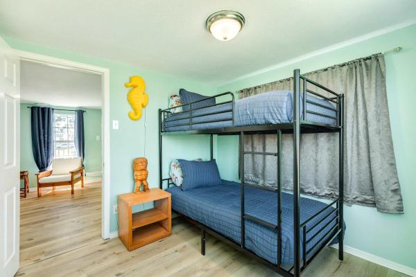 The Surfers Dream Minutes To Beach - Surfside Beach, TX