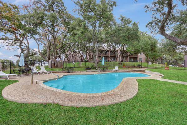 Groovy Getaway - Canyon Lake, TX