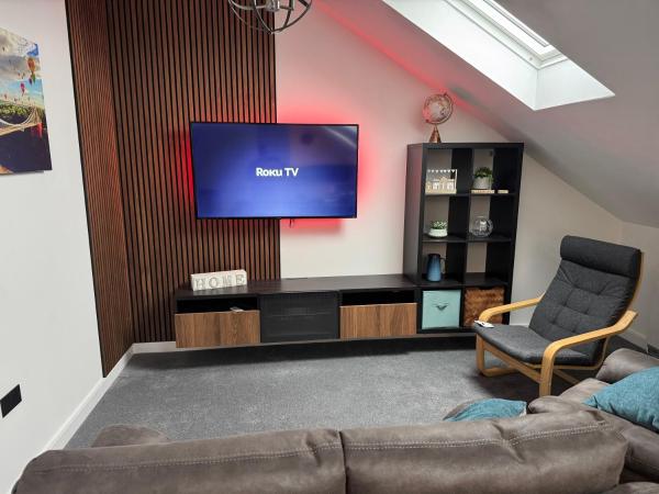 Modern 2 Bedroom Penthouse With Car Parking - Bristol