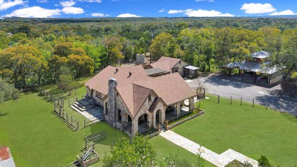 Milk Bath Springs House - Dripping Springs, TX