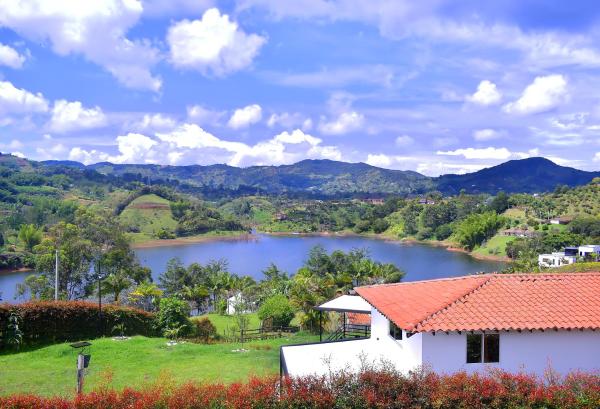 Preciosa Finca Con Increíble Vista Frente Al Embalse De Guatapé Con Jacuzzi - Antioquia