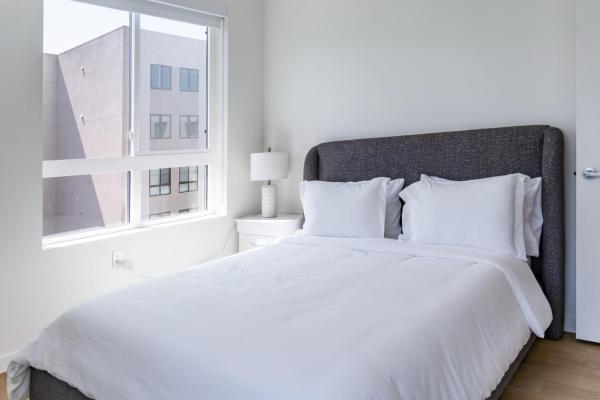 2 Bedroom Penthouse Top Floor With Amazing Views With Pool And Gym - Los Angeles