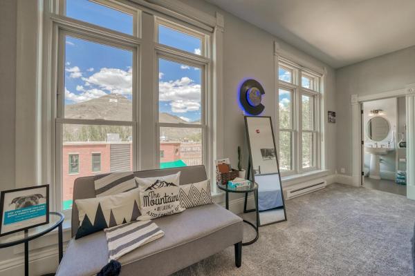 Palace Hotel Condos- Suite 307- Elegant Suite With Historic Style - Salida, CO