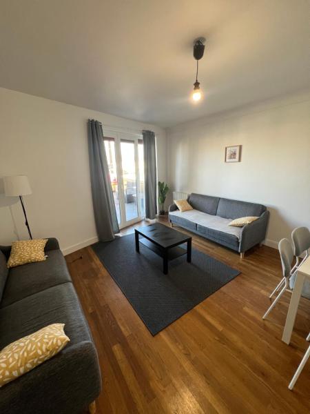 Le Toit Des Volcans - 8 Couchages - Terrasse Privée Et Wifi - Aydat