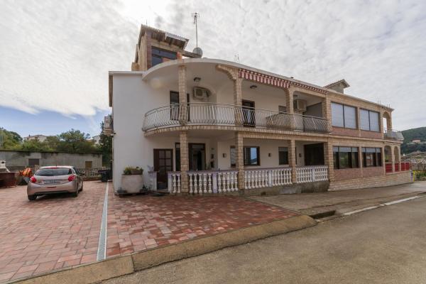 Apartments Maky - Lopar