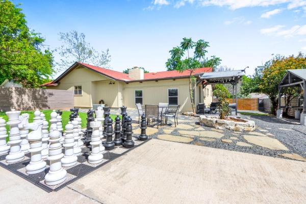 Checkmate And Chill-inn - Elgin, TX