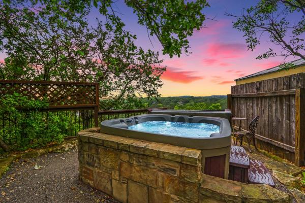 Clutter Falls Retreat - Guest House - New Braunfels, TX